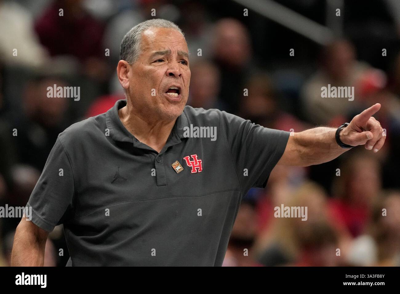 Houston head coach Kelvin Sampson talks to his players during the ...
