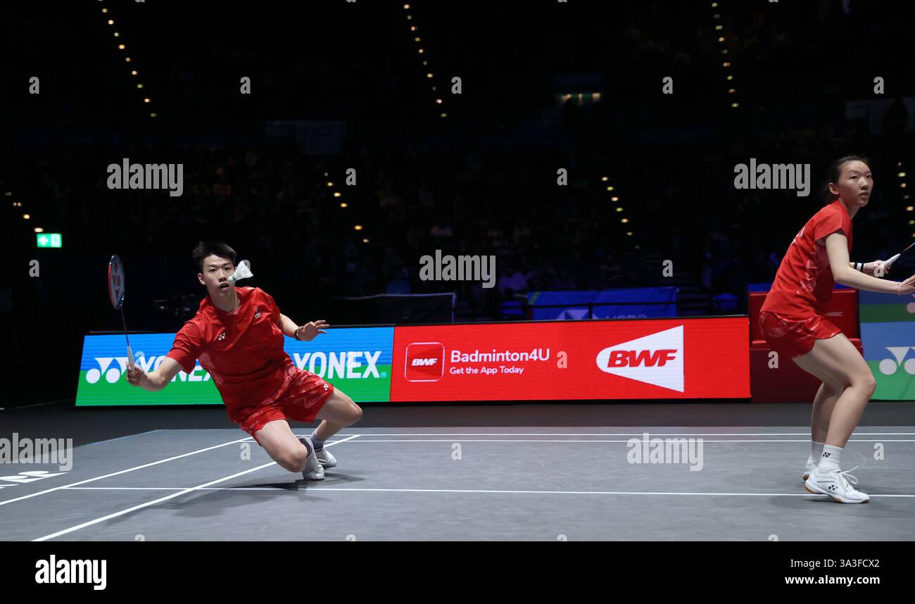 (250316) -- BIRMINGHAM, March 16, 2025 (Xinhua) -- Feng Yanzhe (L)/Wei ...