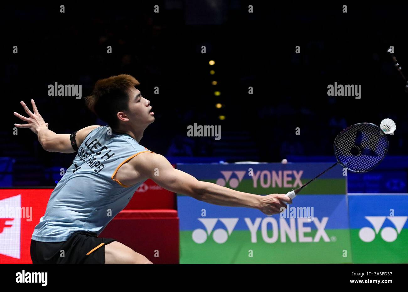 (250316) -- BIRMINGHAM, March 16, 2025 (Xinhua) -- Lee Chia Hao hits a return during the men's ...
