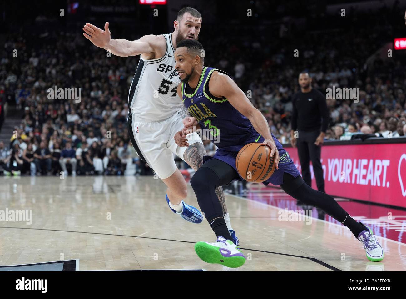 New Orleans Pelicans guard CJ McCollum (3) drives around San Antonio ...