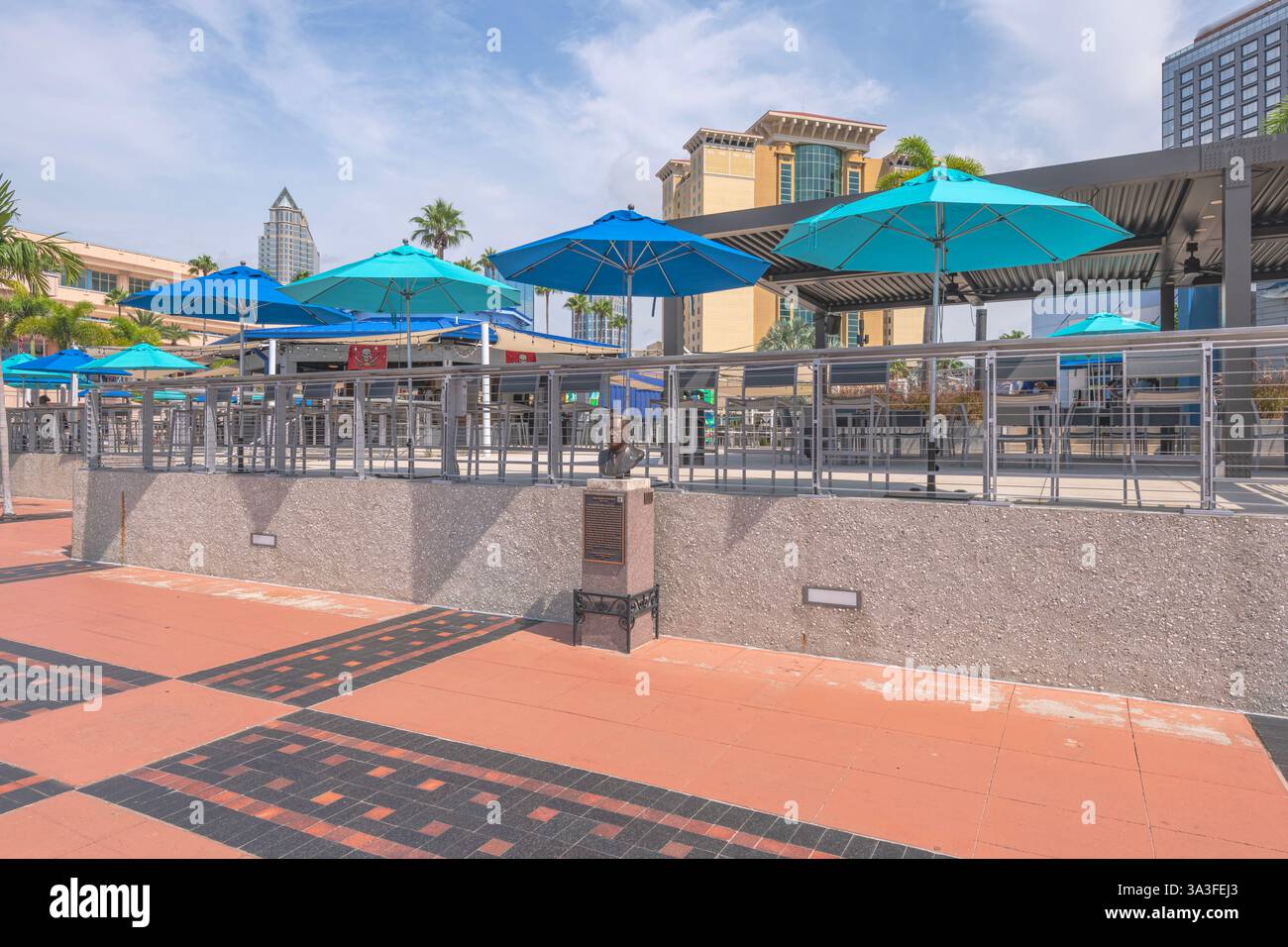 Outdoor cafe' in Tampa's Florida promenade along the waterfront Stock ...