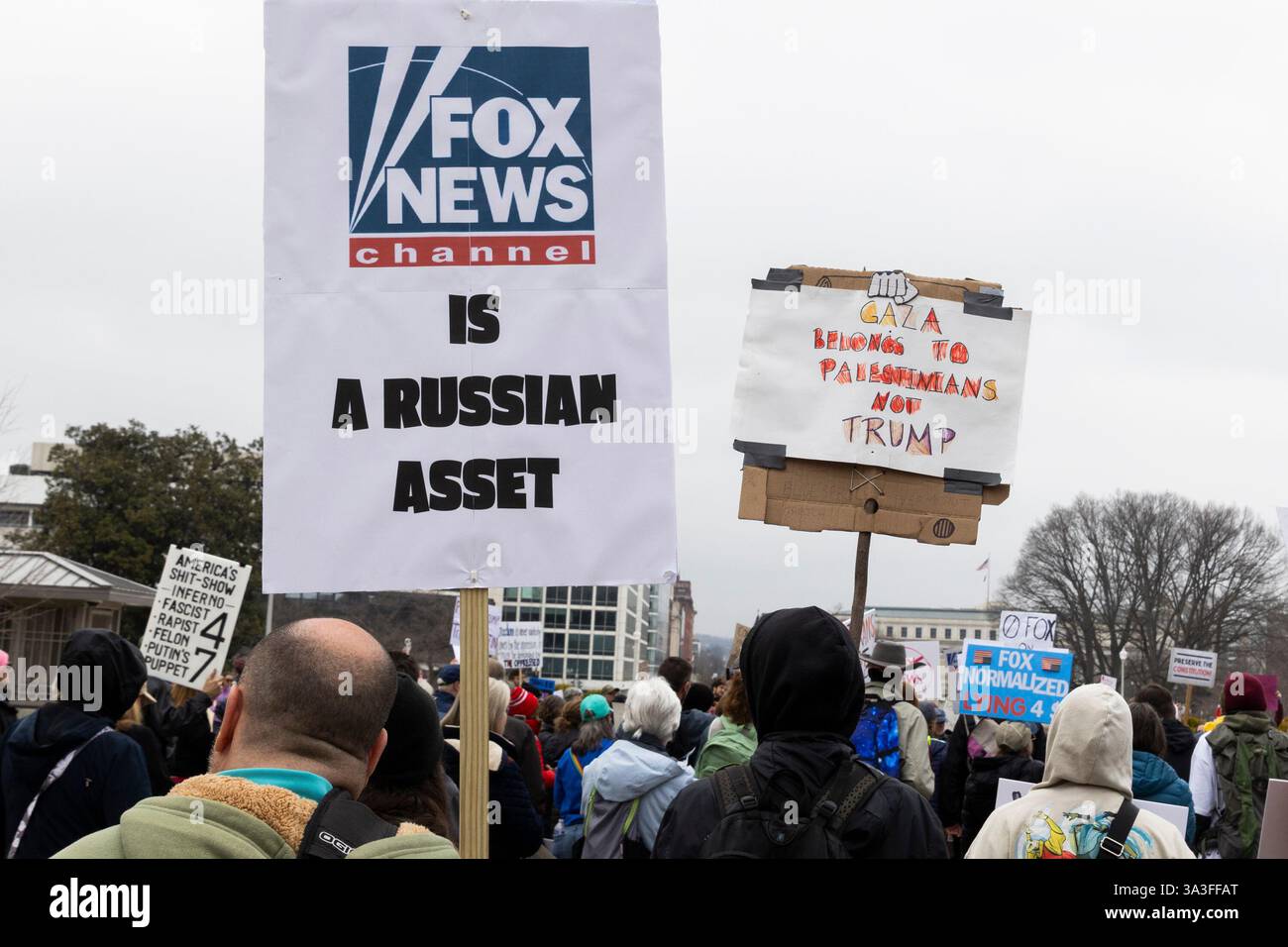 Protest tv news media signs hi-res stock photography and images - Alamy