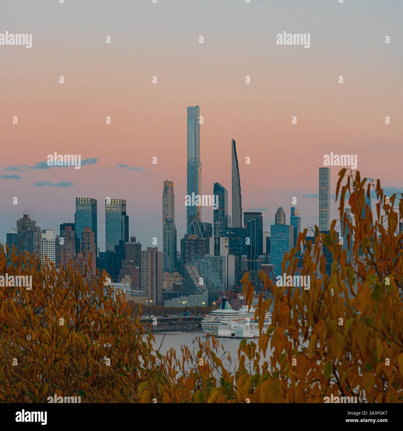 Midtown Pencil Tower Sunset Stock Photo - Alamy