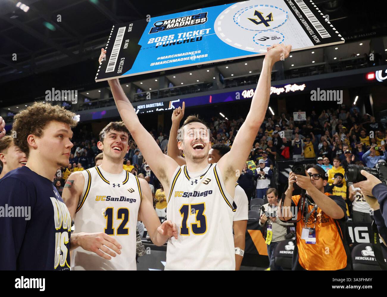 UC San Diego's Tyler McGhie (13) and Aniwaniwa Tait-Jones (12 ...