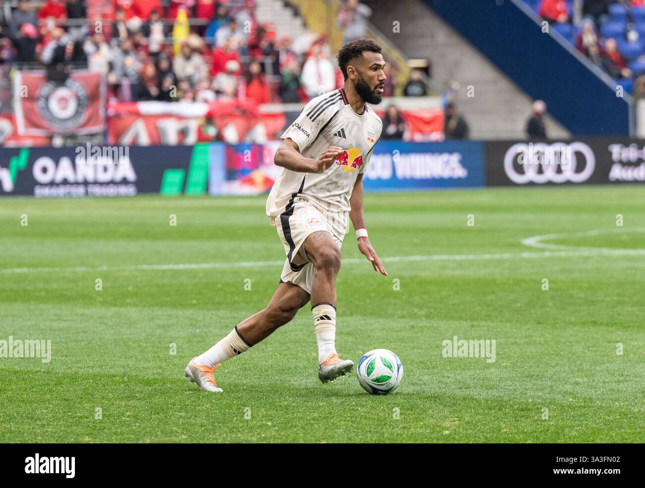 Eric Maxim Choupo-Moting (13) of Red Bulls controls ball during MLS ...