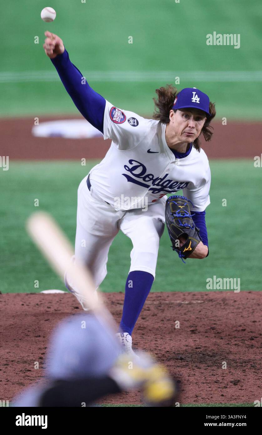 Los Angeles Dodgers' Tyler Glasnow pitches in the sixth inning during ...