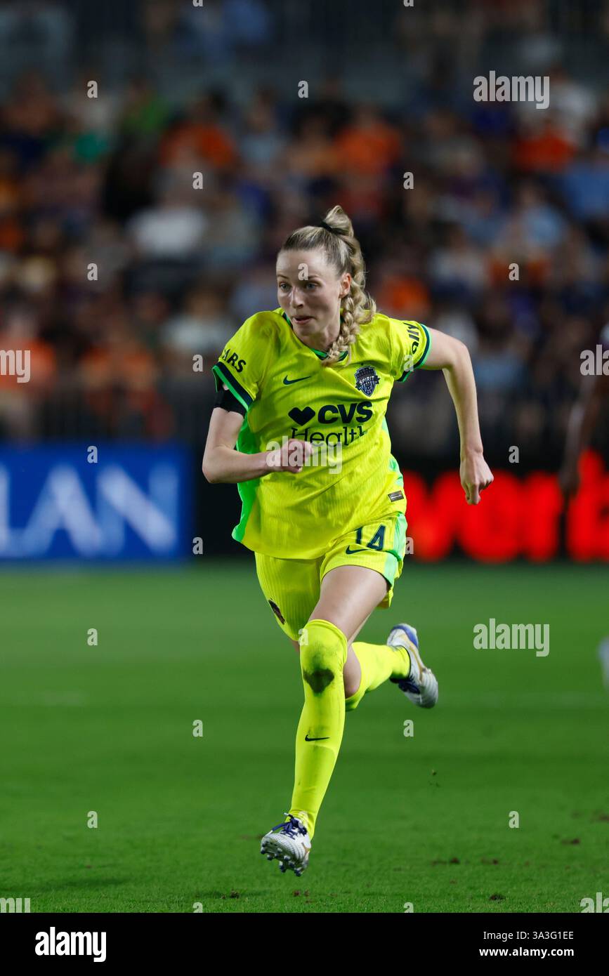 Washington Spirit defense Gabby Carle (14) during an NWSL soccer match ...