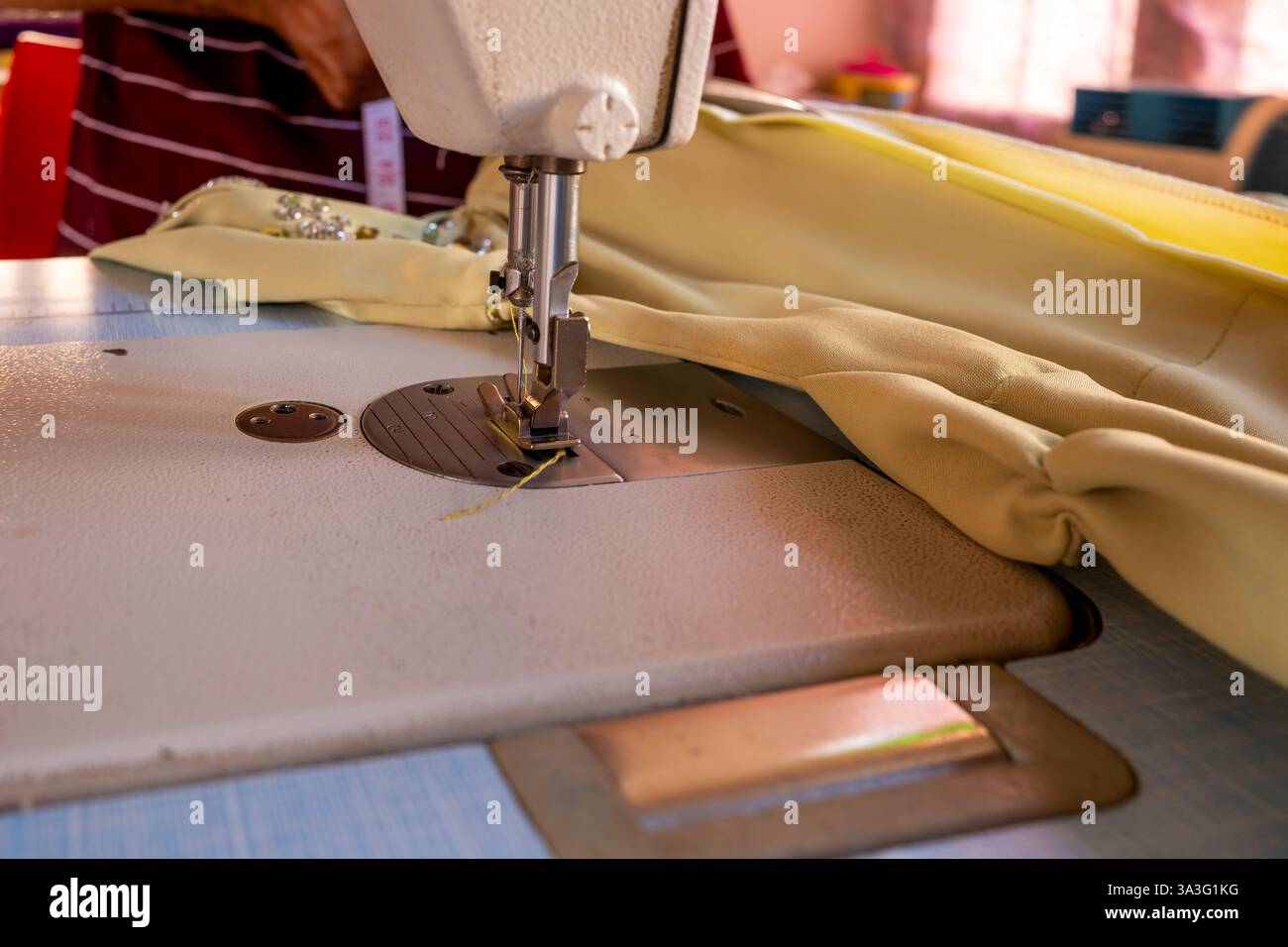 Tailoring shop hi-res stock photography and images - Alamy