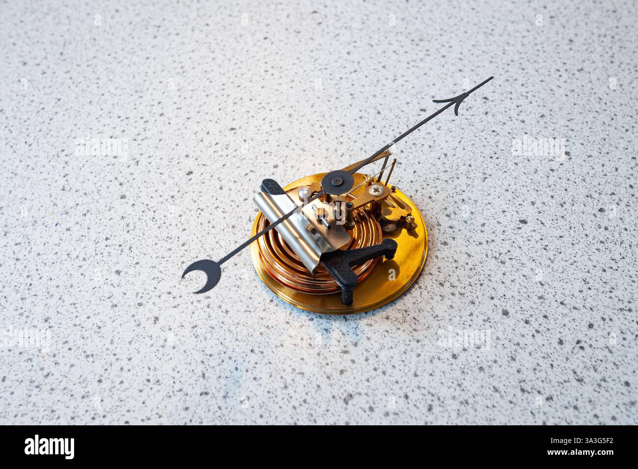 Partially evacuated boxes or capsule pressure gauges with pointer ...