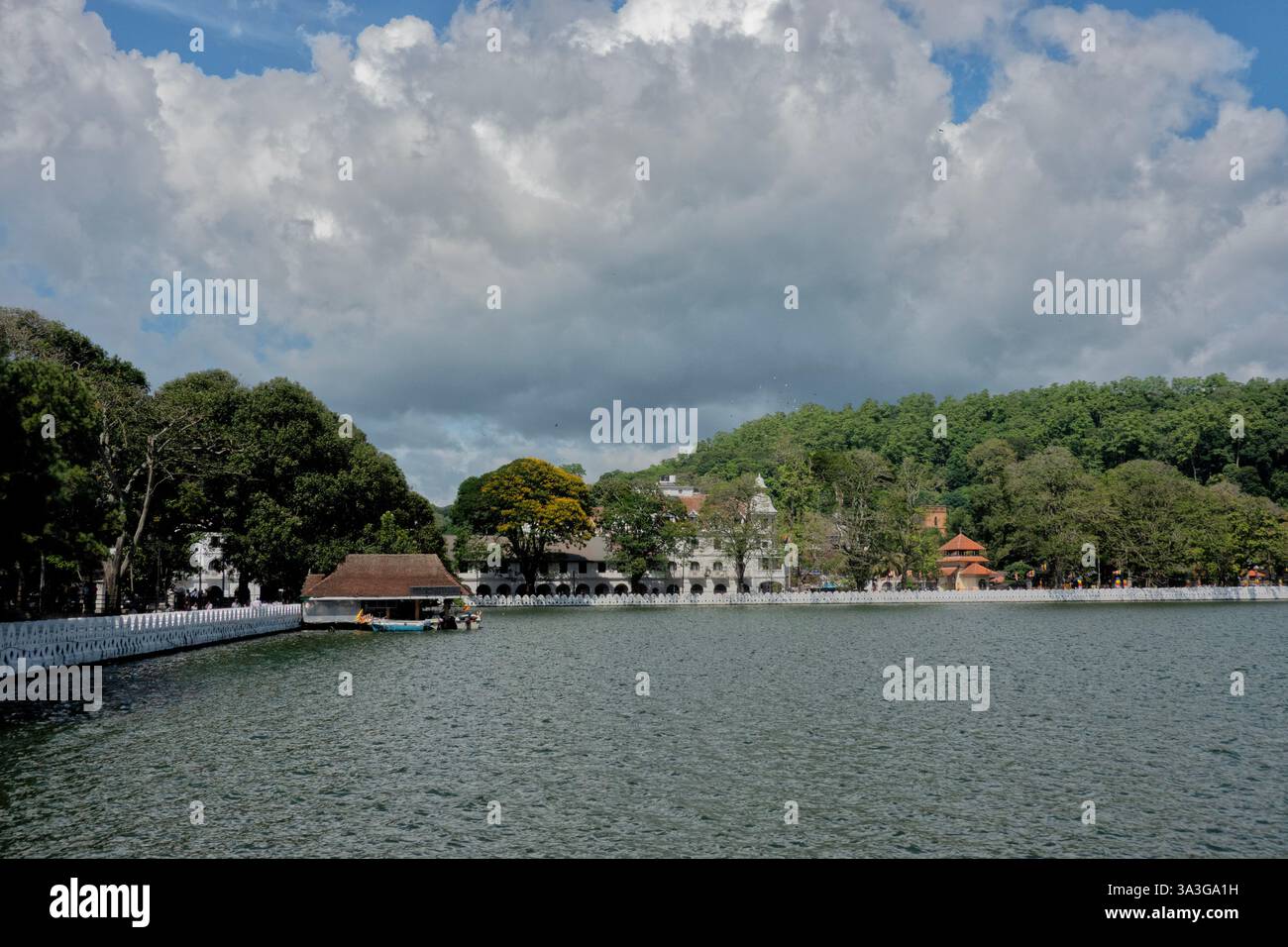 Beautiful day on Kandy Lake, Kandy, Sri Lanka Stock Photo - Alamy