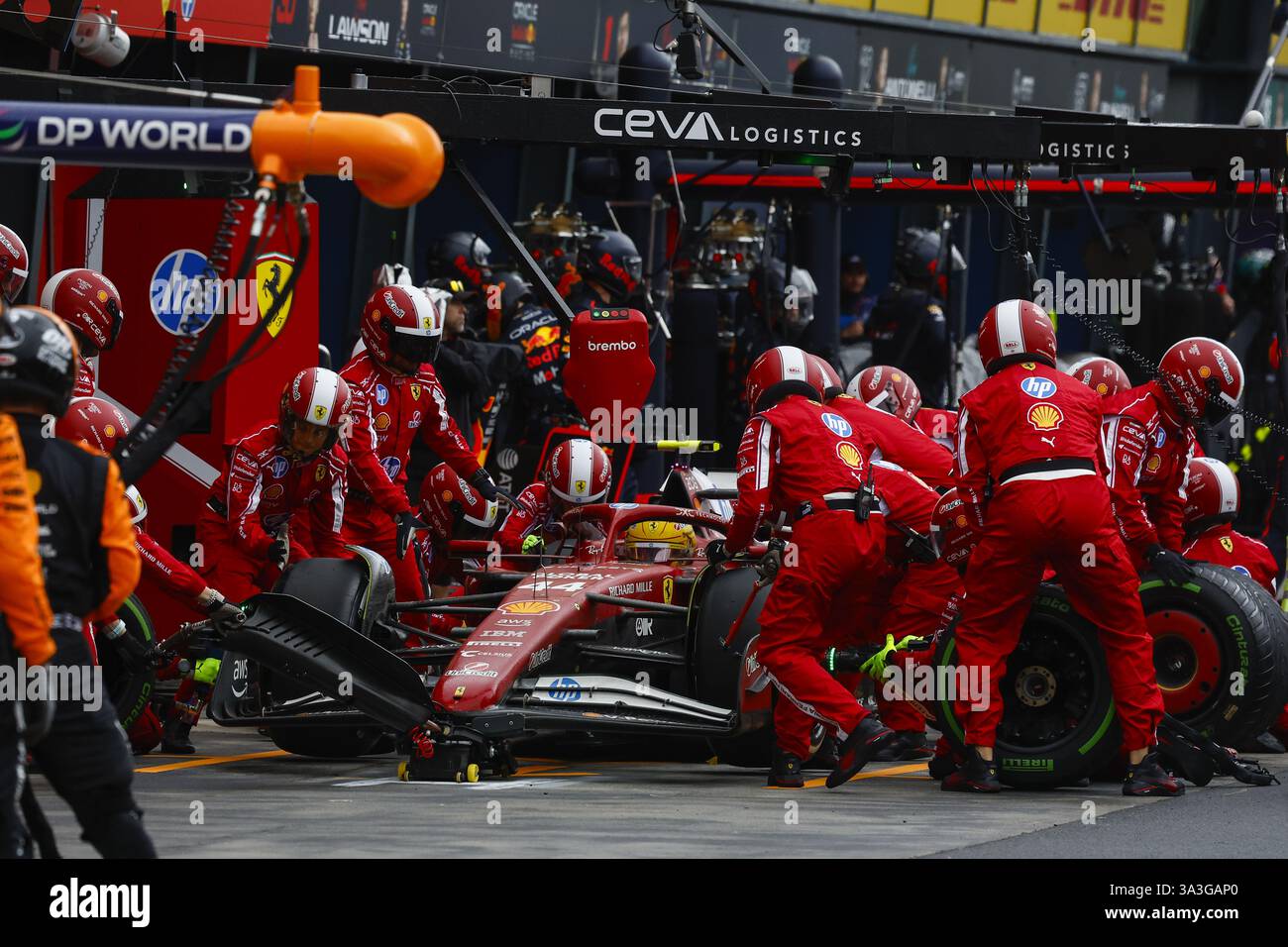 44 HAMILTON Lewis (gbr), Scuderia Ferrari SF-25, action pitstop during the Formula 1 Louis ...