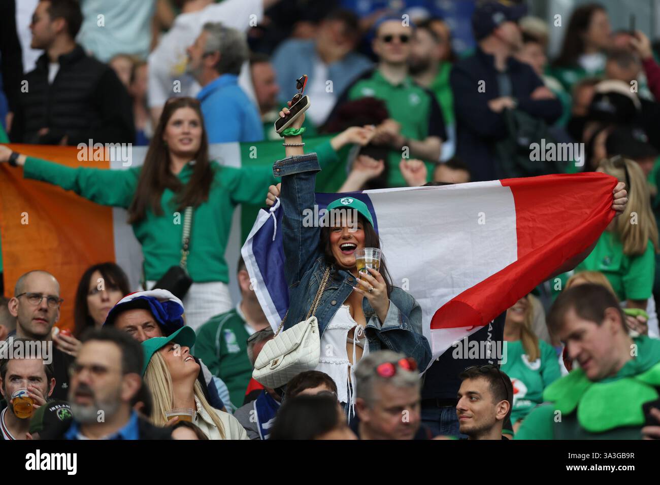 Rome, Italy. 15th Mar, 2025. Rome, Italy - 15.03.2025: irish supporters ...