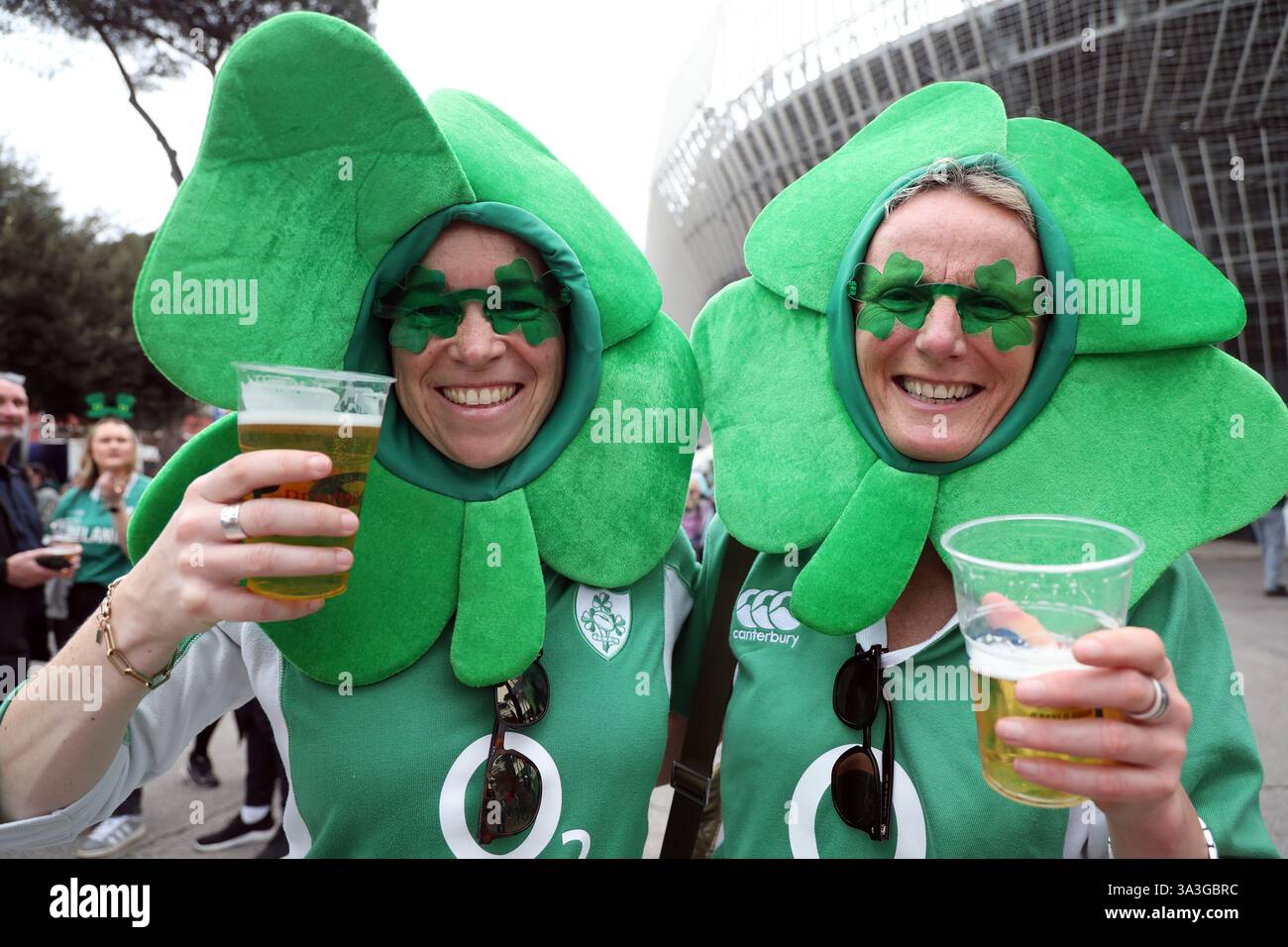 Rome, Italy - 15.03.2025: irish supporters with beer in the M6N ...