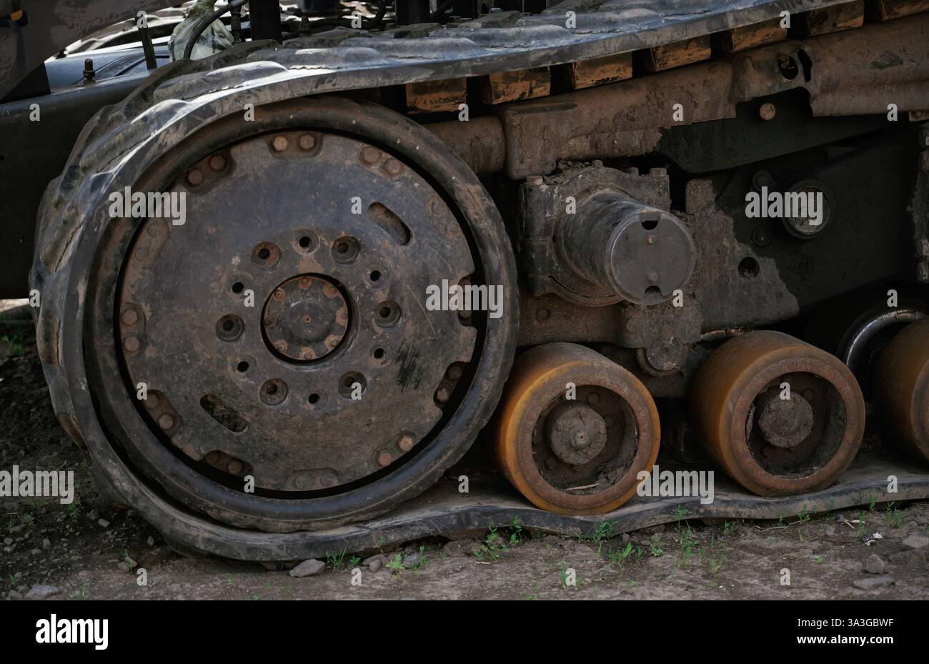 Tank tracks dirt hi-res stock photography and images - Alamy
