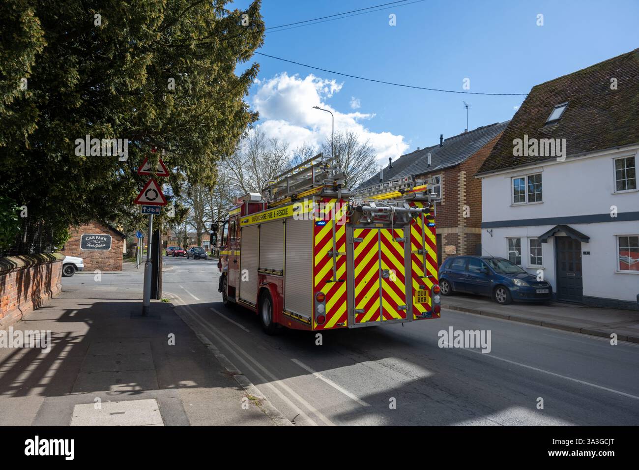 Wallingford Fire Engine leaving the Fire Station Stock Photo - Alamy