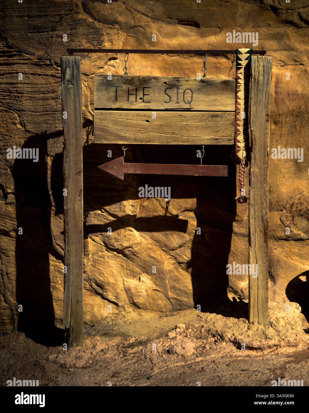 Directional sign in the ancient city of Petra, Jordan Stock Photo - Alamy