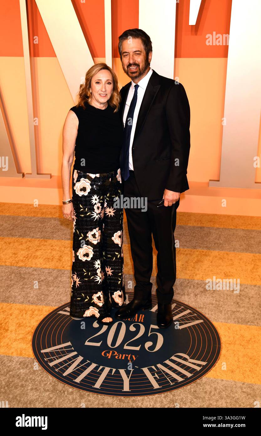 BEVERLY HILLS, CALIFORNIA - MARCH 02: Anna Romano and Ray Romano attend ...