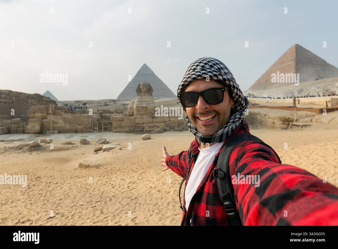 Travel man in hat background pyramid of Egyptian Giza and Sphinx ...