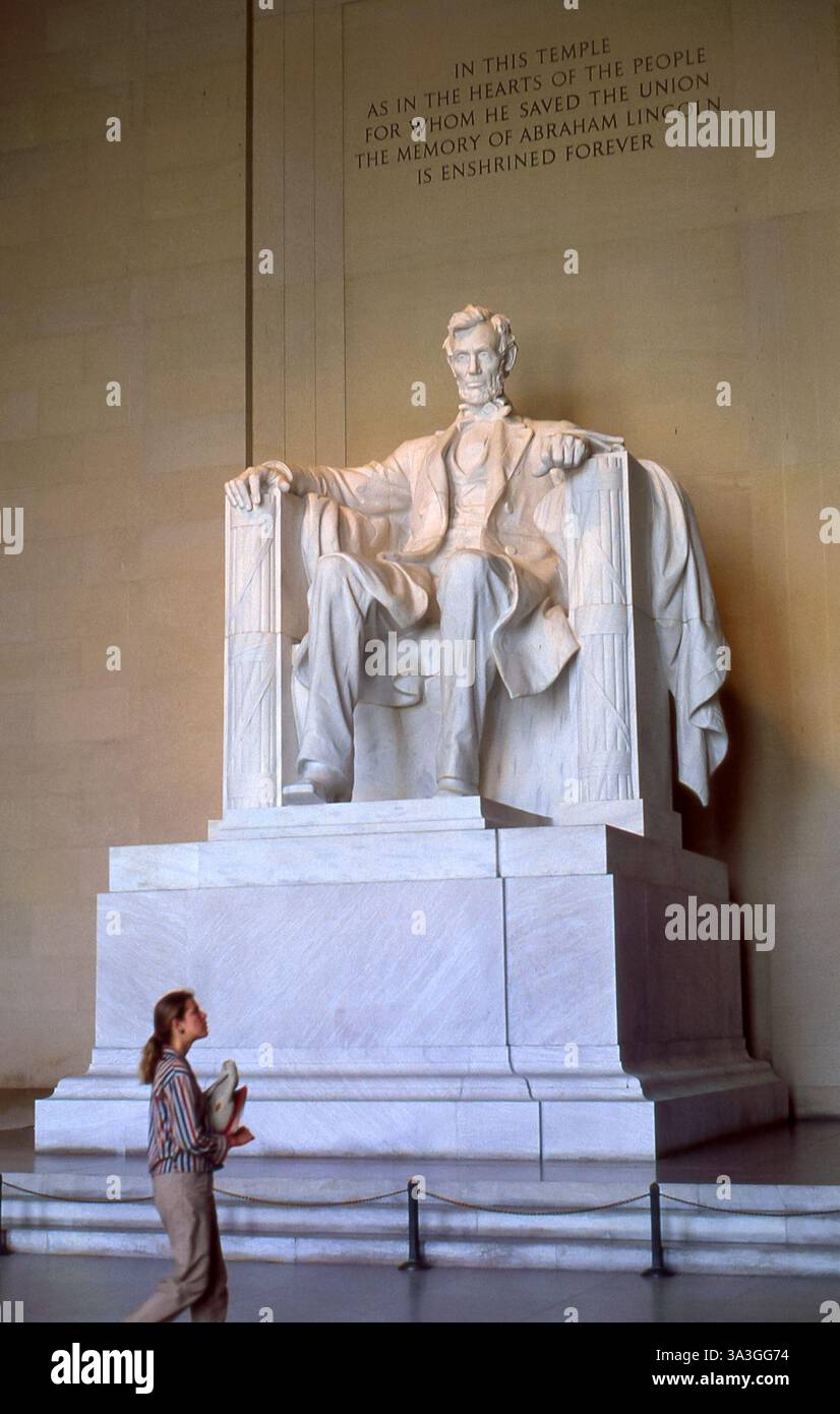 Abraham Lincoln statue designed by Henry Bacon inside Lincoln Memorial ...