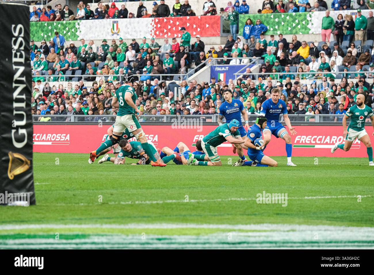 Tadhg Beirne of Ireland (L) and Juan Ignacio Brex of Italy (R) during ...