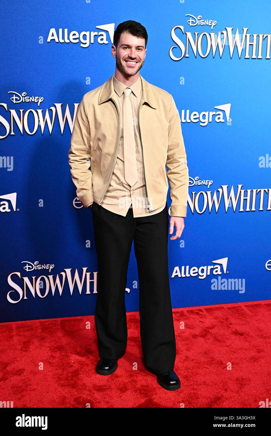 Jonathan Tilkin bei der Weltpremiere des Kinofilms Snow White ...
