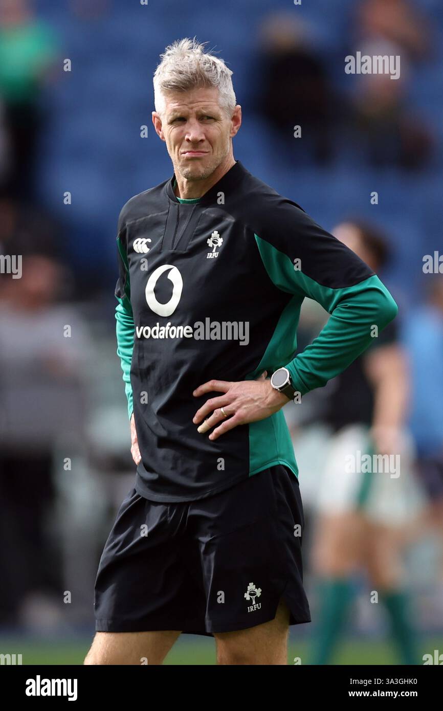 Simon Easterby seen in action during warm-up before the M6N Guinness ...