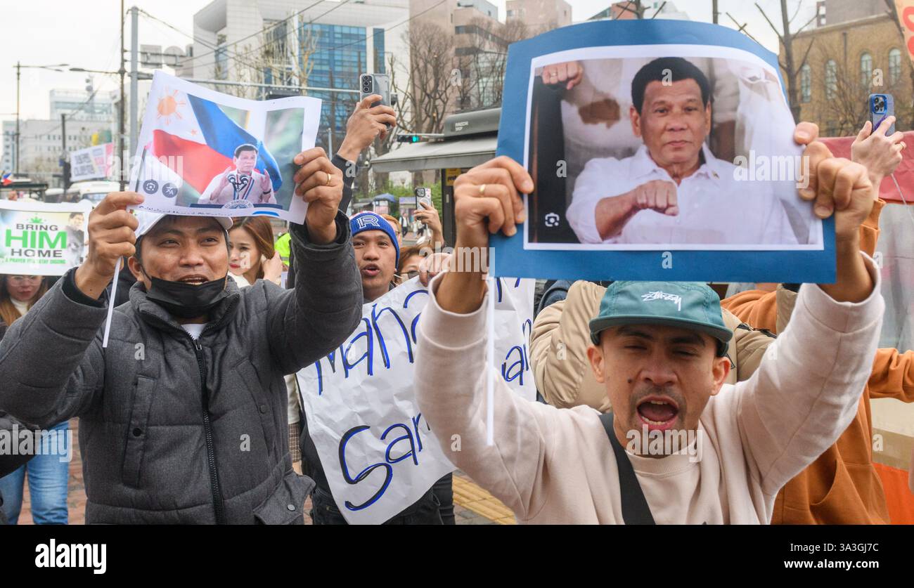 Supporters of former Philippine President Rodrigo Duterte hold placards ...