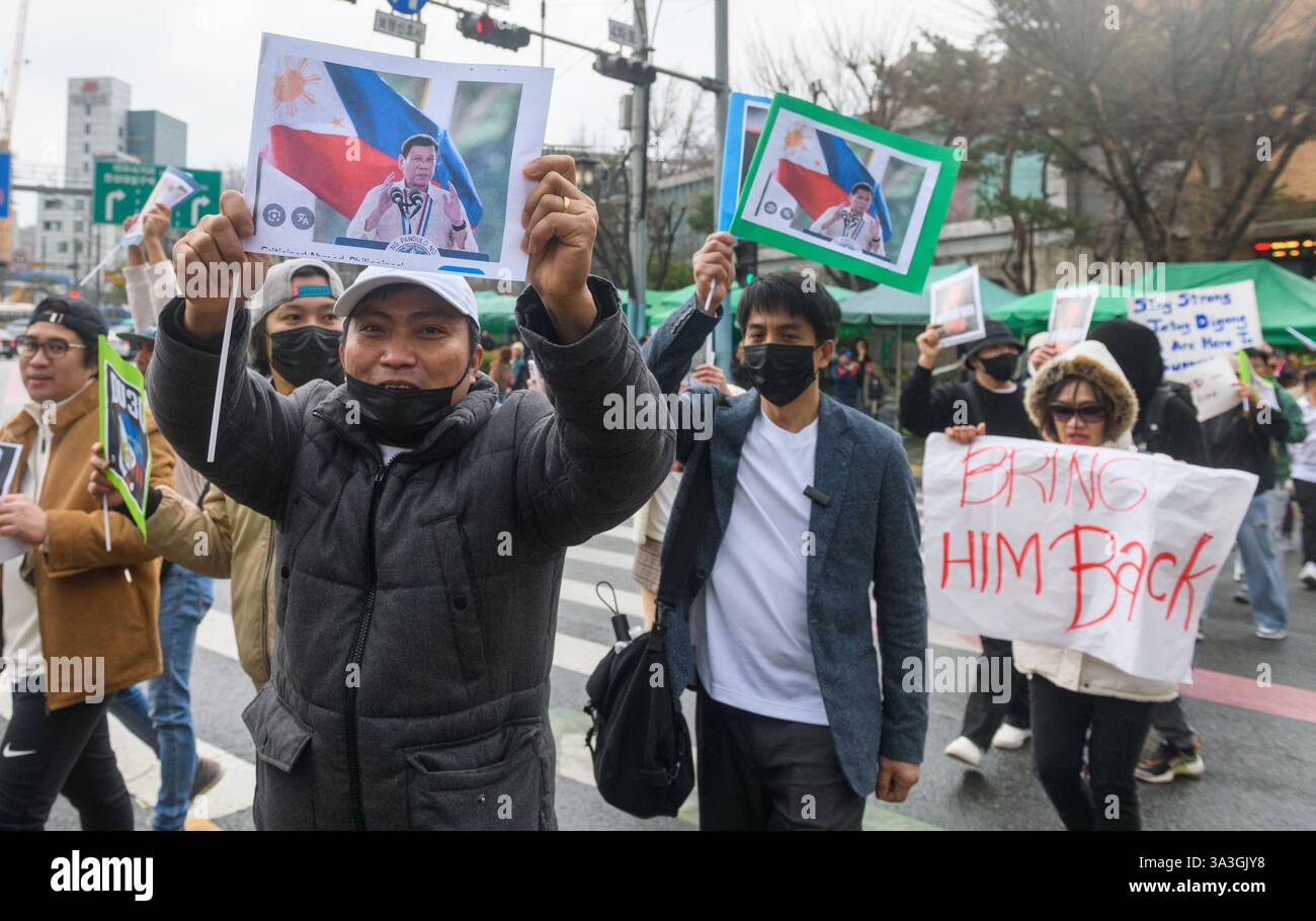 Supporters of former Philippine President Rodrigo Duterte hold placards ...