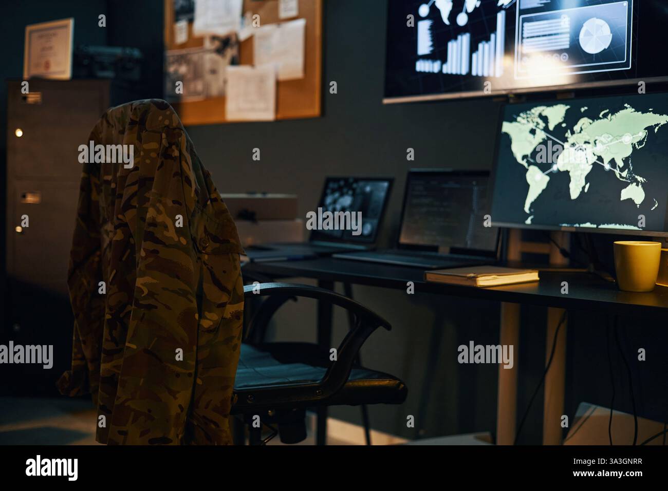 Military command center modern hi-res stock photography and images - Alamy