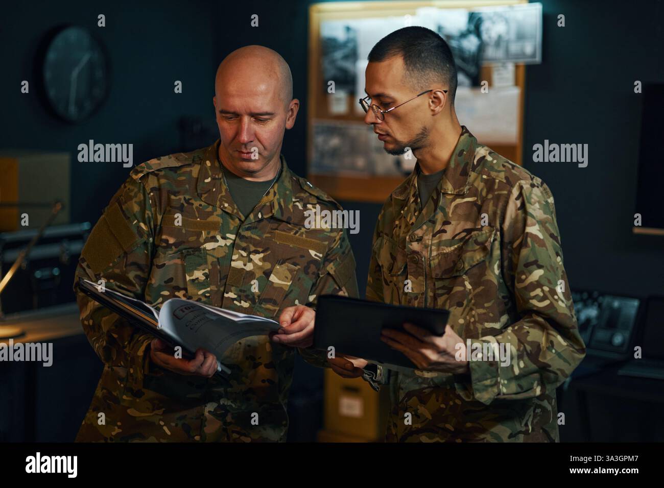 Discussing Military Strategy During Tactical Briefing Stock Photo - Alamy