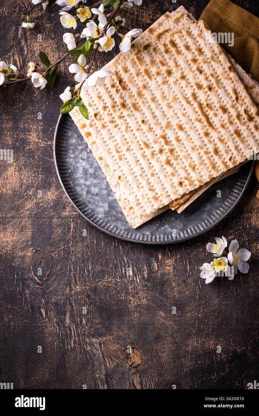 Traditional Jewish bread matzo for Passover Stock Photo - Alamy