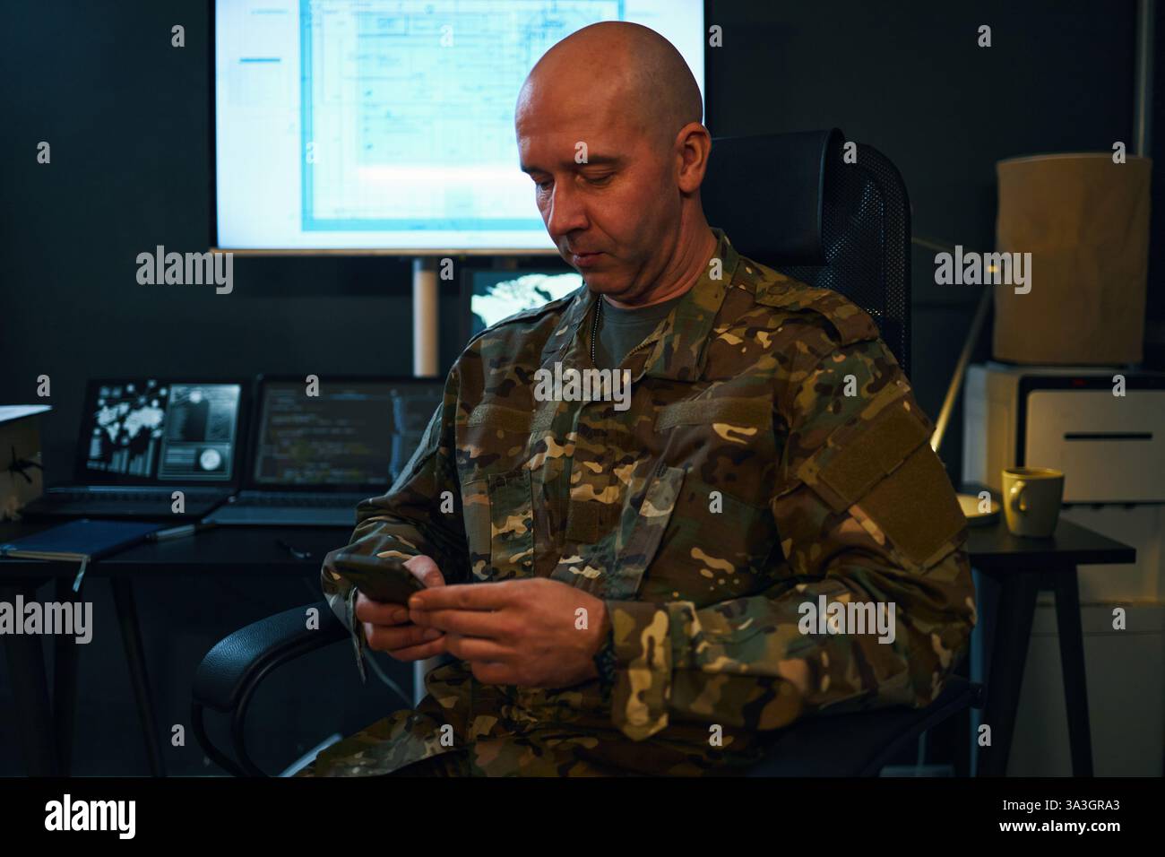 Serious black soldier in uniform hi-res stock photography and images ...