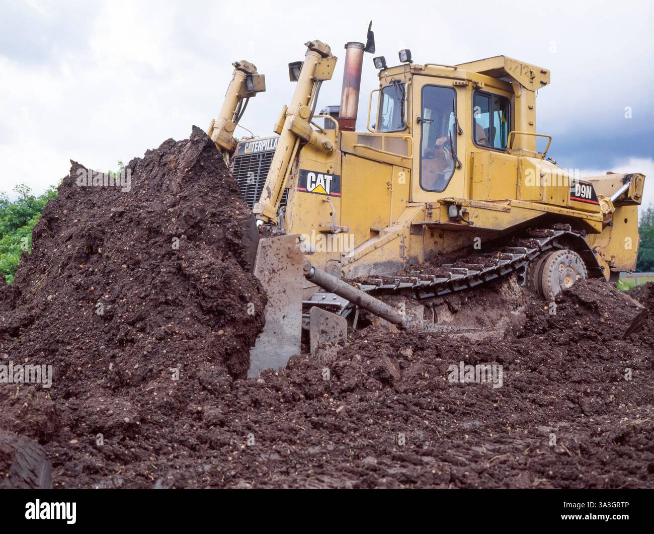 D9 caterpillar hi-res stock photography and images - Alamy