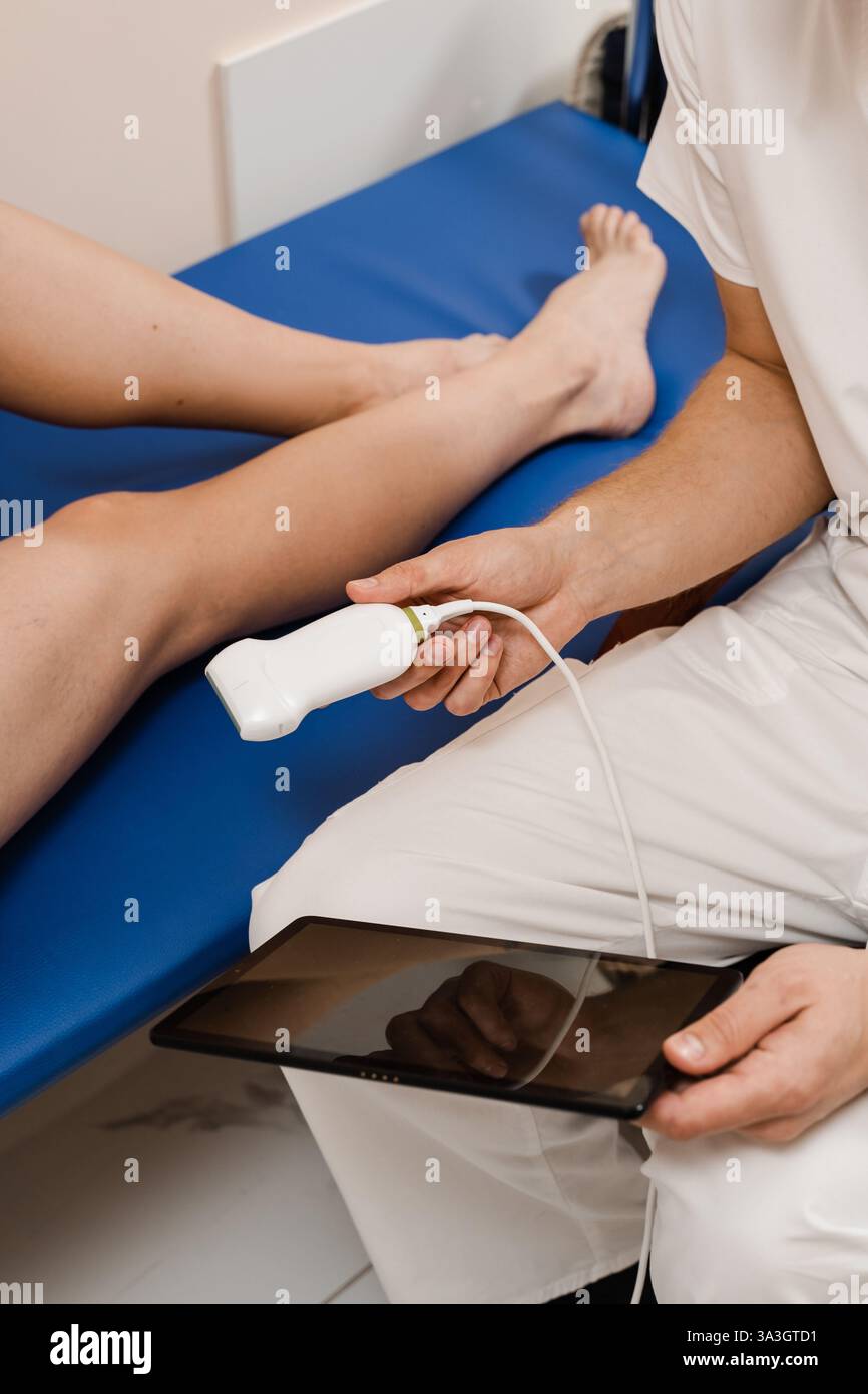 Portable ultrasound machine for ultrasound legs scanning. Vascular ...