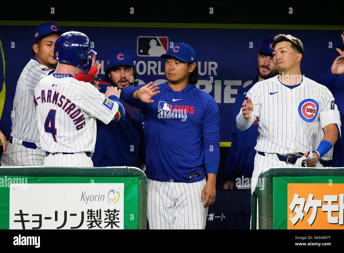 Chicago Cubs' Pete Crow-Armstrong, front left, celebrates with Shota ...