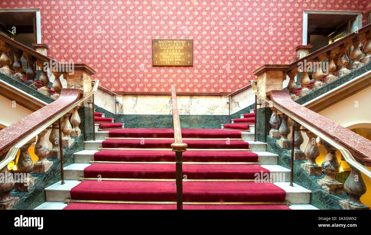 Hull city hall interior hi-res stock photography and images - Alamy