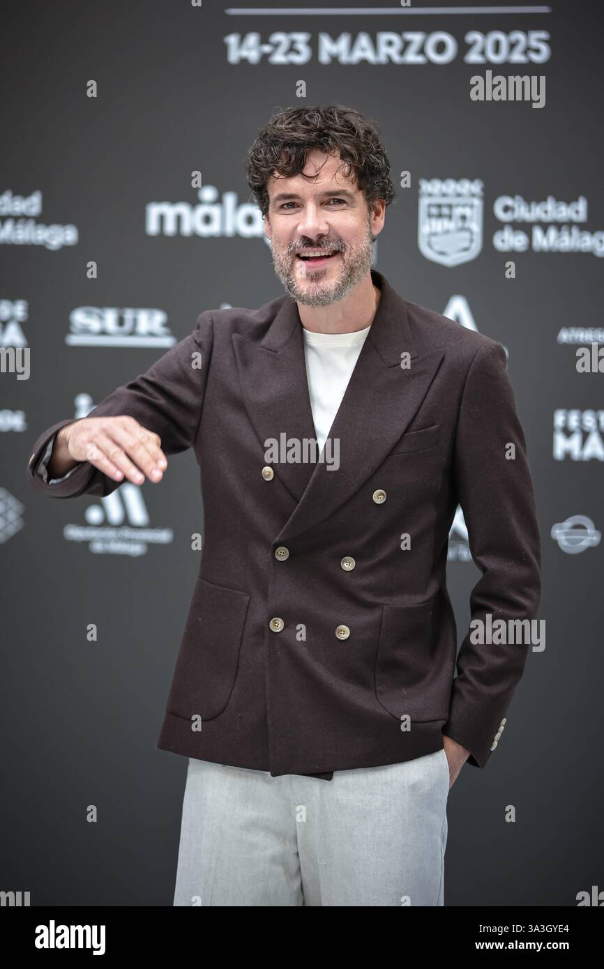 Daniel Grao attends the photocall of the film "La huella del mal" at ...