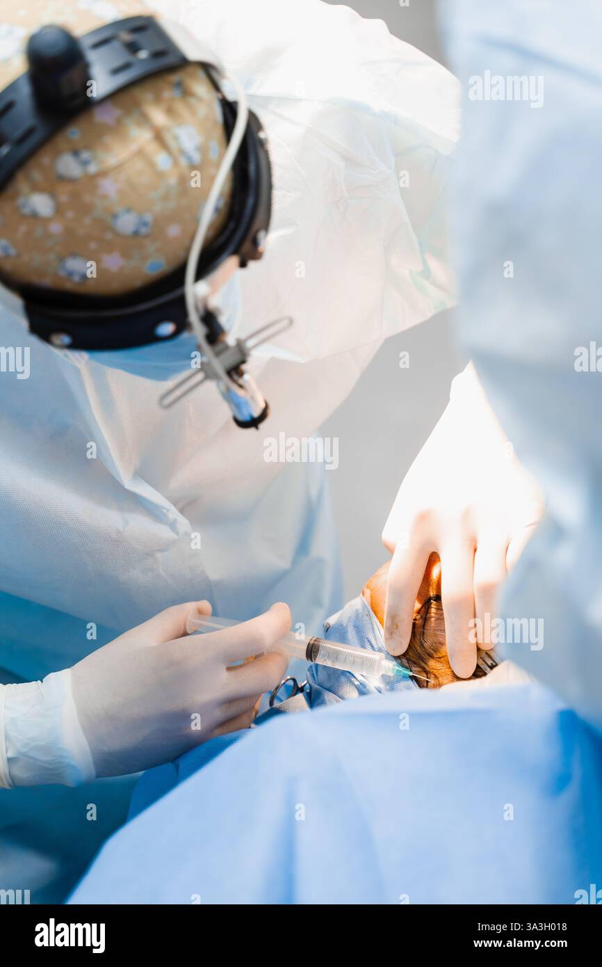 Surgeon is making anesthesia injection for blepharoplasty plastic ...