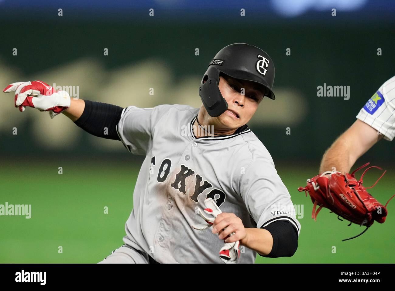 Yomiuri Giants' Raito Nakayama, left, is picked off at first while trying to steal second during ...