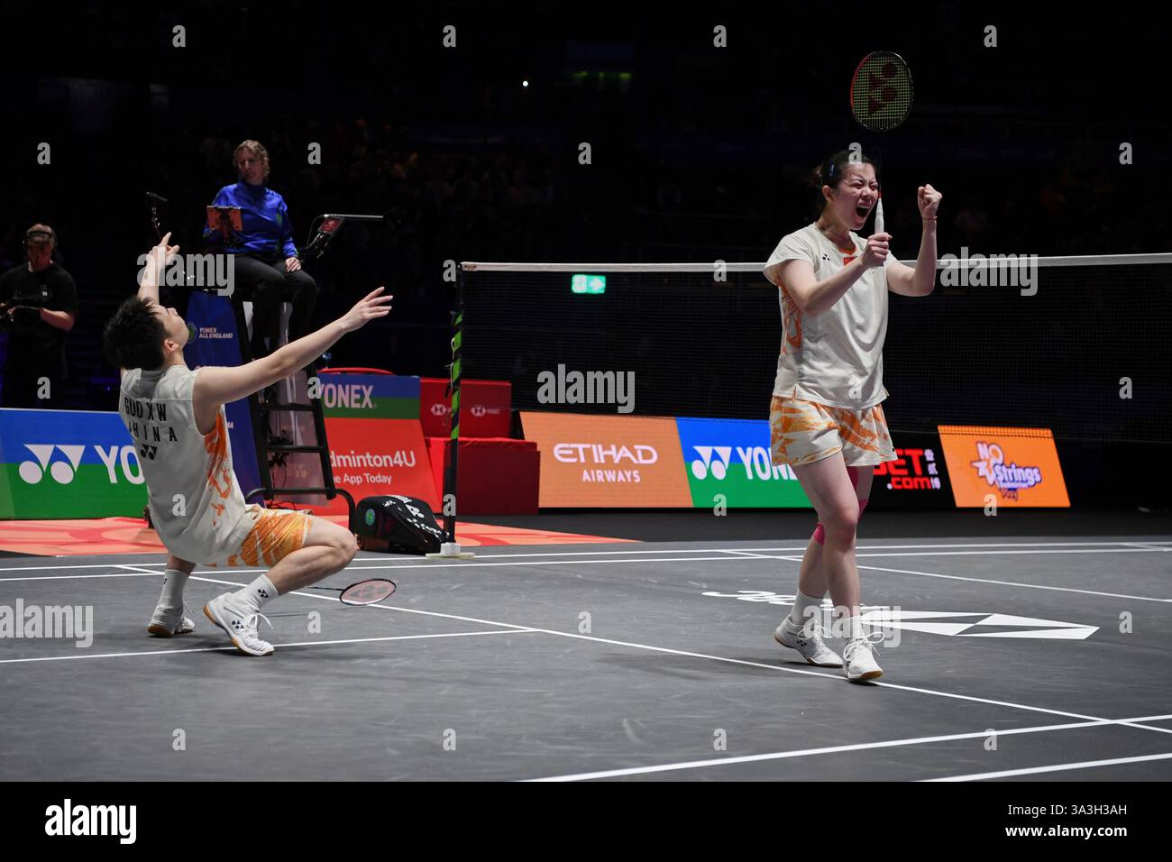China's Guo Xin Wa, left, and Chen Fang Hui celebrate after defeating ...