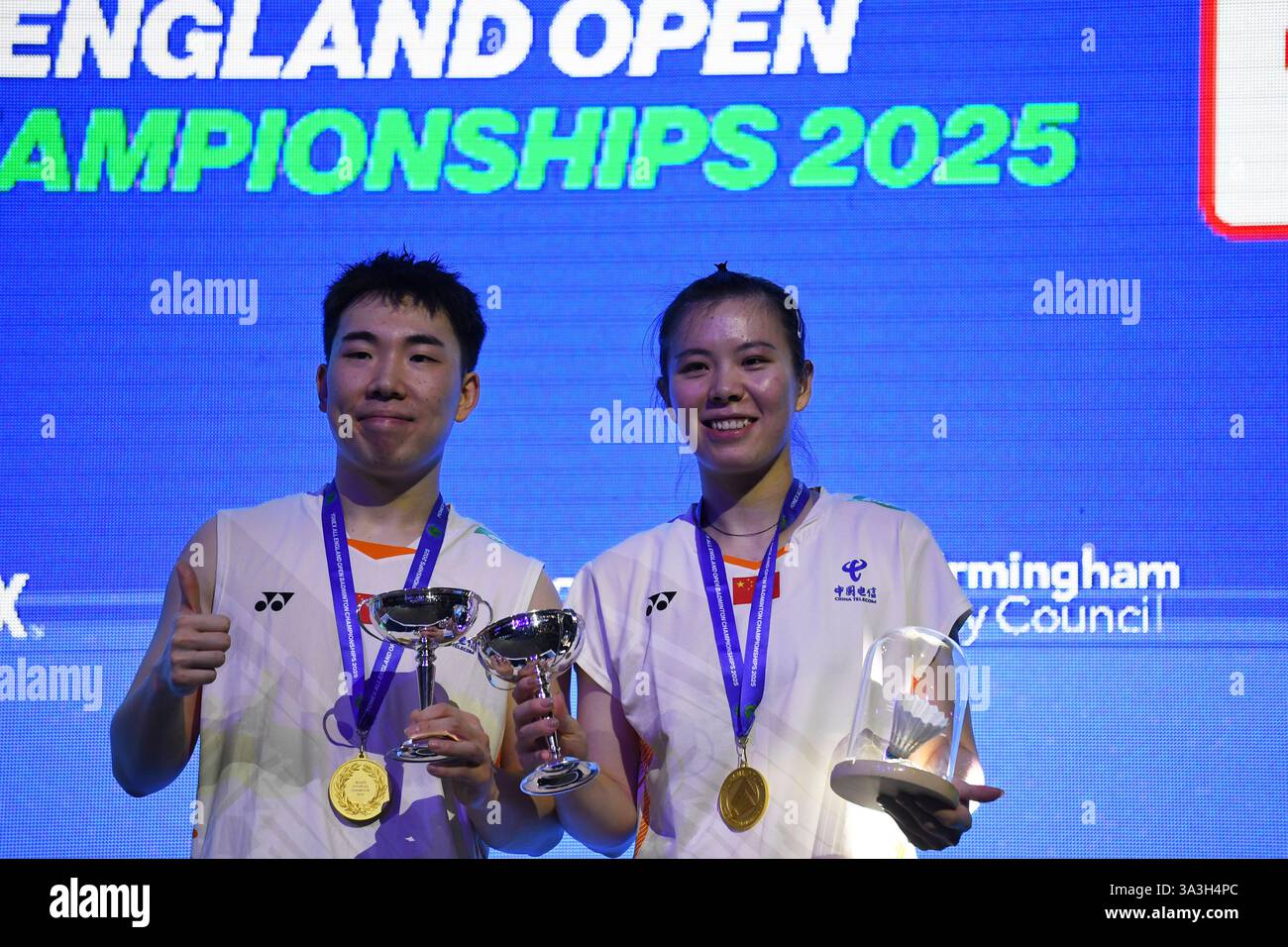 China's Guo Xin Wa, left, and his partner Chen Fang Hui pose on the ...