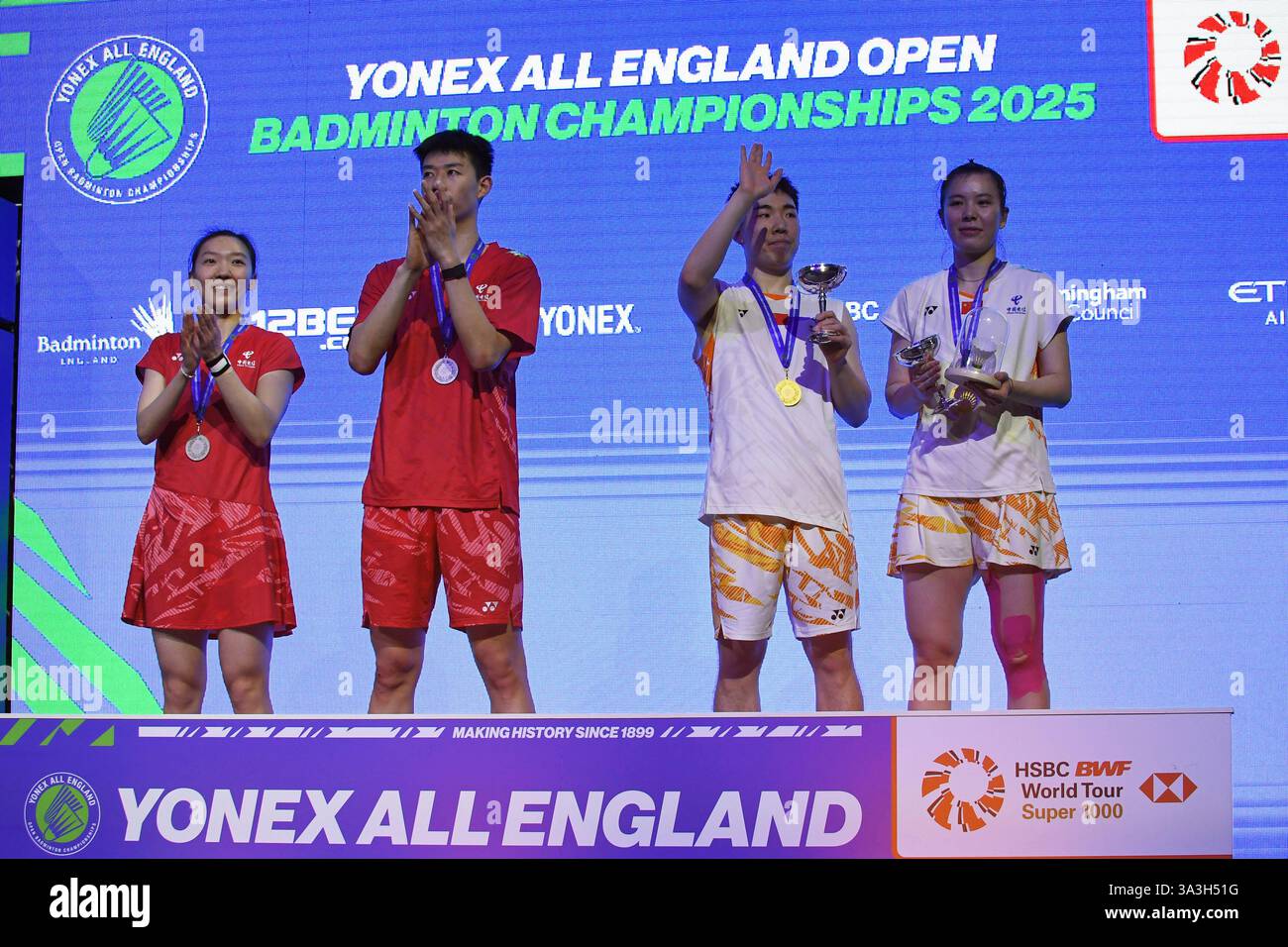 China's Guo Xin Wa, second right, and his partner Chen Fang Hui, right ...