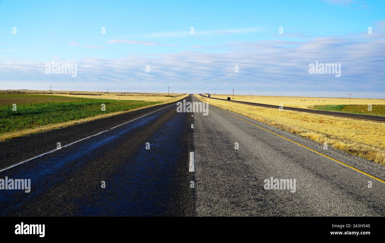Endless roads and open skies in Texas, USA Stock Photo - Alamy