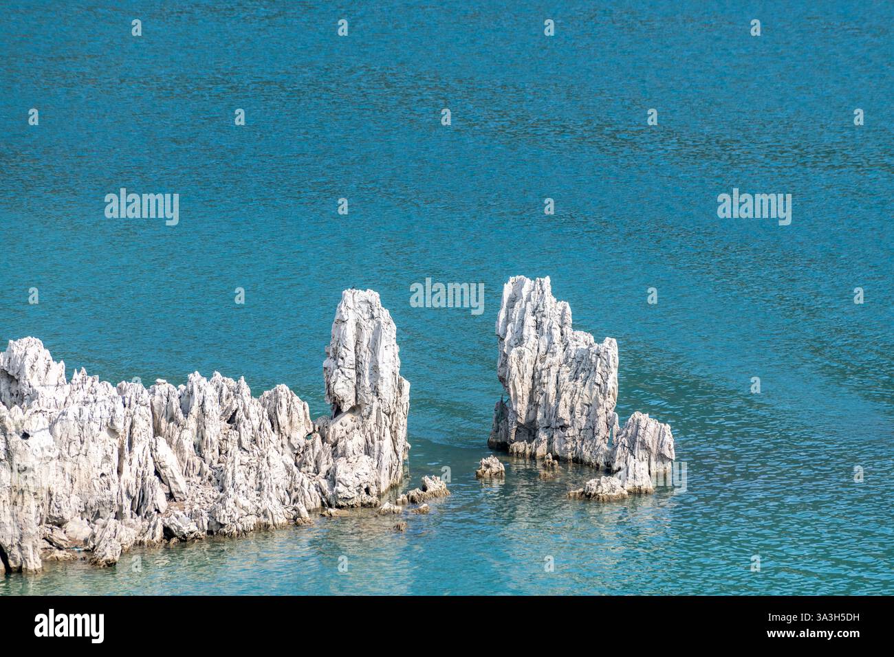 The scenery of Wanfeng Lake in Xingyi City, Qiannan Autonomous ...