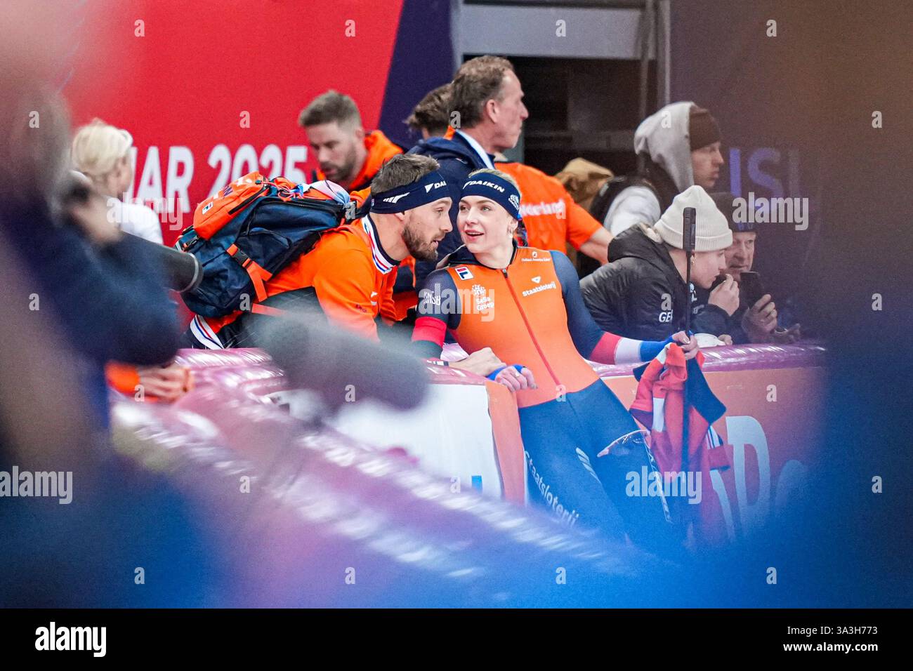 Hamar, Norway. 16th Mar, 2025. HAMAR, NORWAY - MARCH 16: Kjeld Nuis of Netherlands, Joy Beune of ...