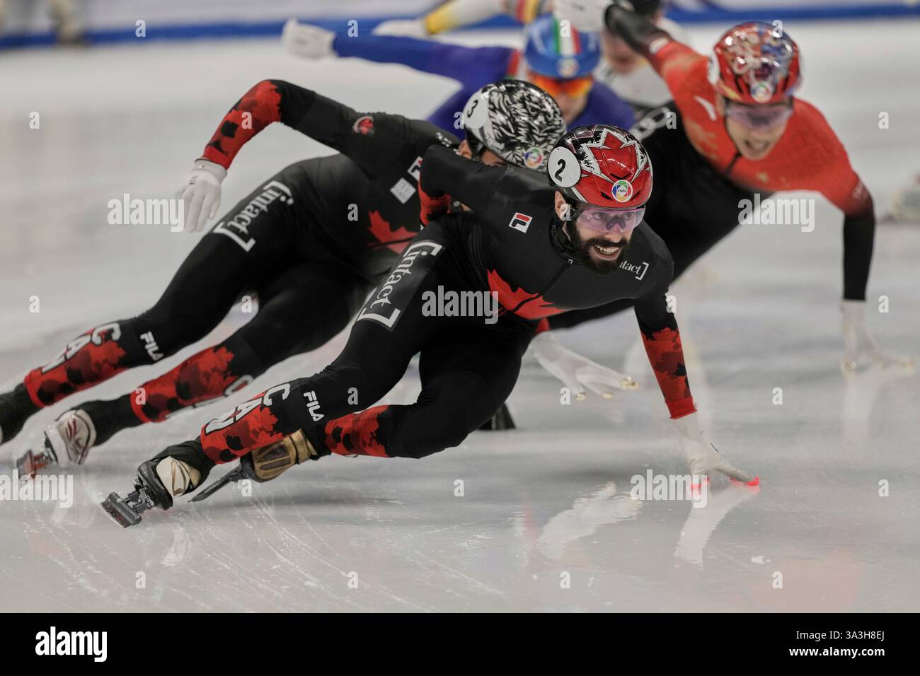 Steven Dubois of Canada leads in the Men's 1000m Finals for the ISU ...
