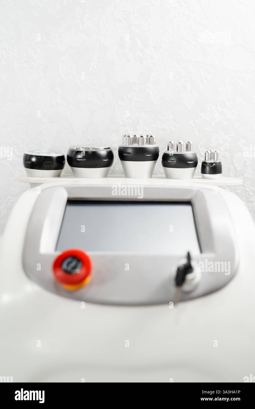 Thermal or radio frequency machine with heads for hardware RF lifting ...