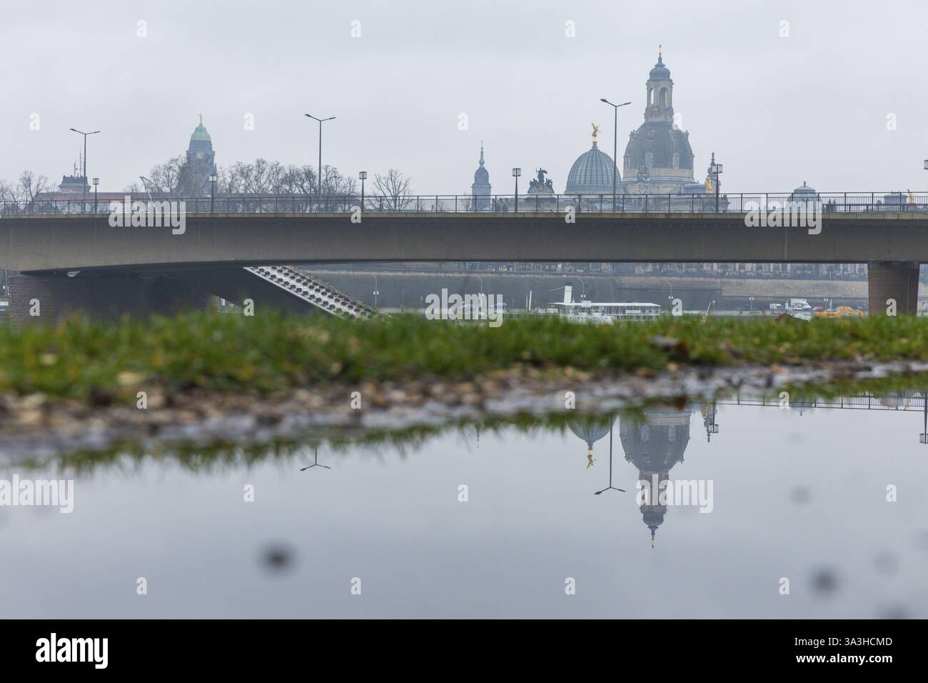 After the partial collapse of the Carola Bridge, the demolition work ...