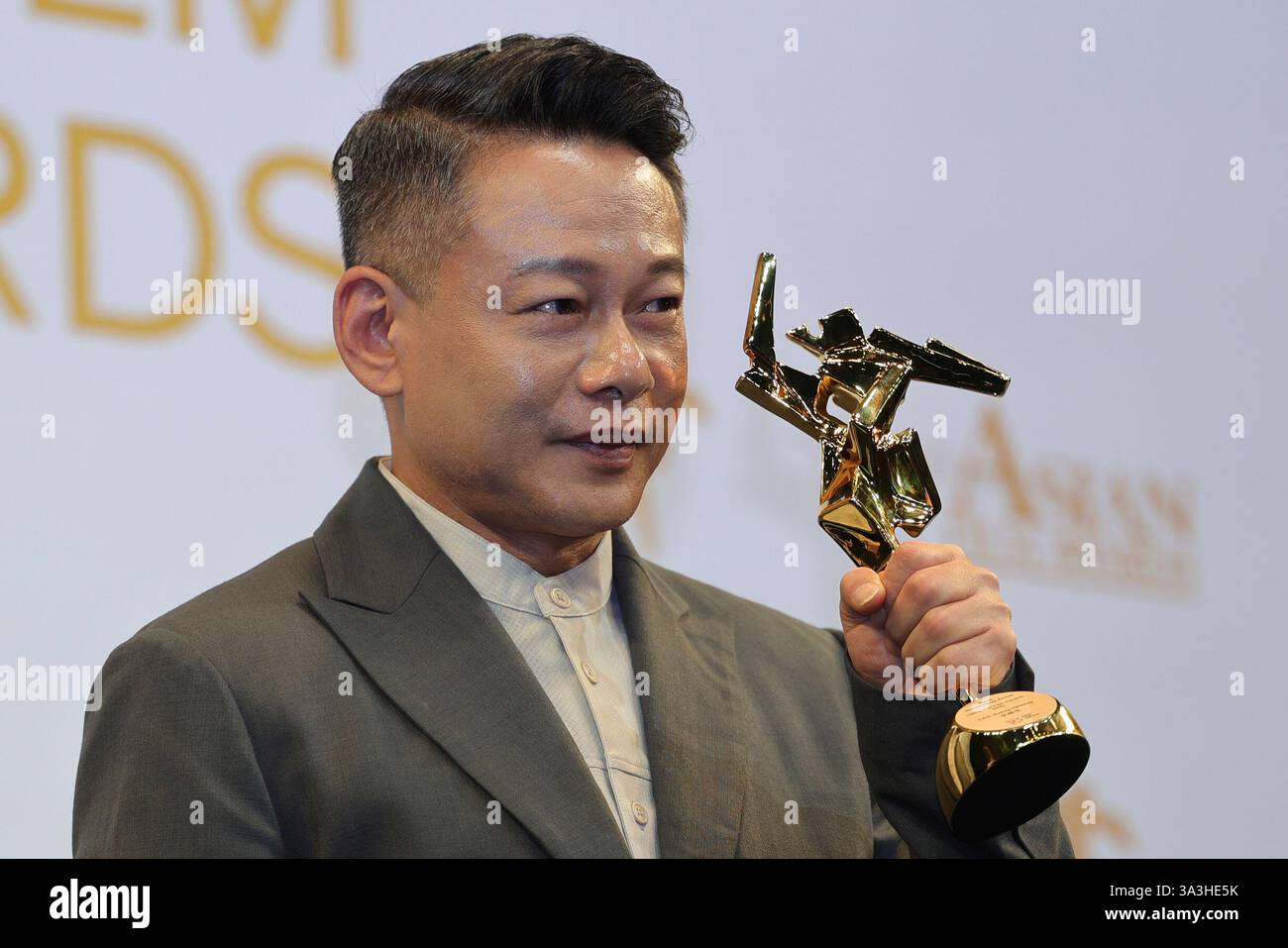 Lee Kang-Sheng, winner of Best Supporting Actor for the movie Stranger ...