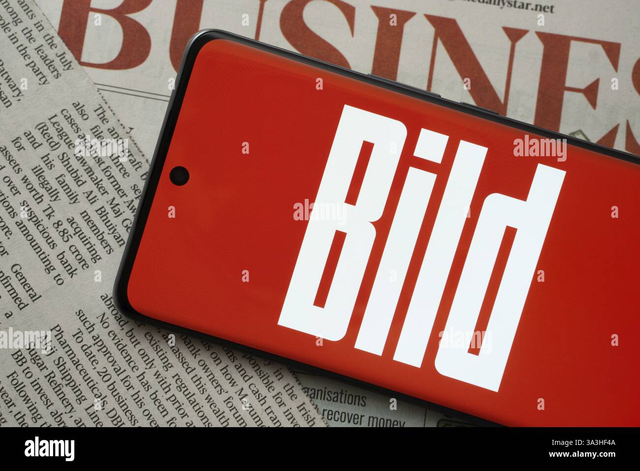 The logo of the German newspaper Bild is displayed on a smartphone ...
